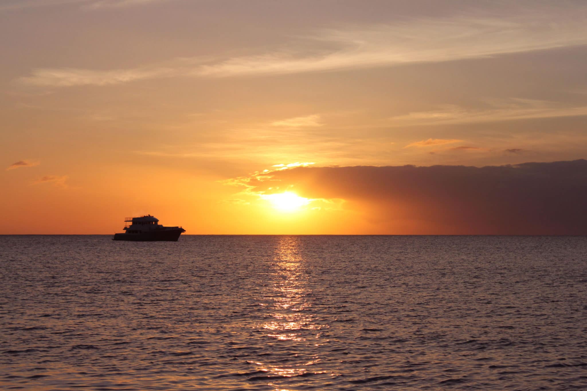 Waikiki Sunset Party Boat Cruise with Live DJ Honolulu Tour
